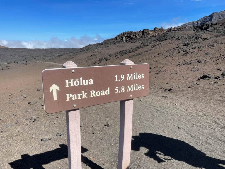 Haleakala Volcano Hiking Guide and Trail Review | Sliding Sands Trail ...